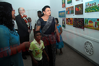 First Lady visits Kekuli’s art exibition