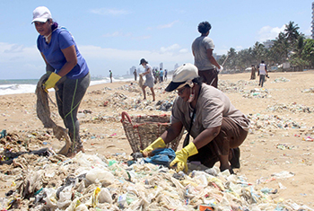 Beach clean-up at Mount Lavinia & Dehiwala…
