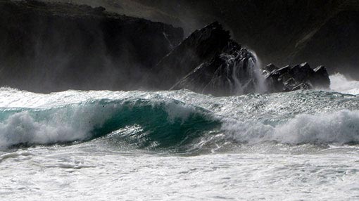 Met Dept warns of rough seas & strong winds