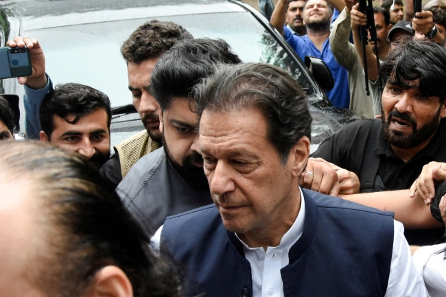 Ex-Pakistan PM Imran Khan apologises in contempt of court case