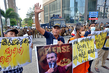 Protest opposite the TID...