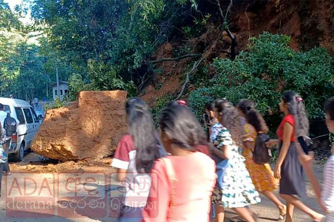 Vehicular movement on Balangoda - Kataragama main road disrupted