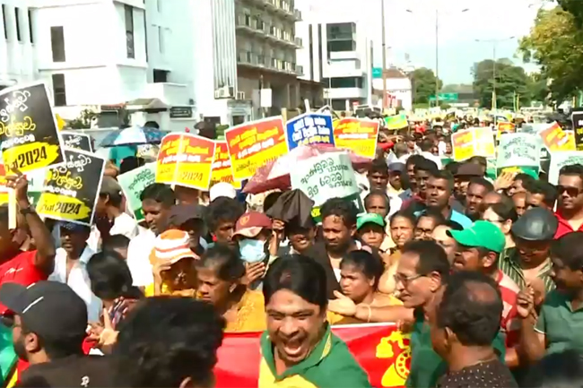 Heavy traffic in Colombo due to SJB protest march