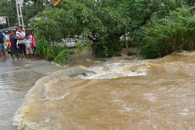 Two missing in Thawalama due to floods