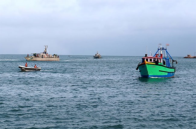Four Indian fishermen arrested for poaching in Sri Lankan waters