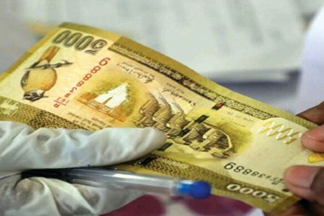 Suspect arrested after trying to buy gold chain with over 100 fake ...